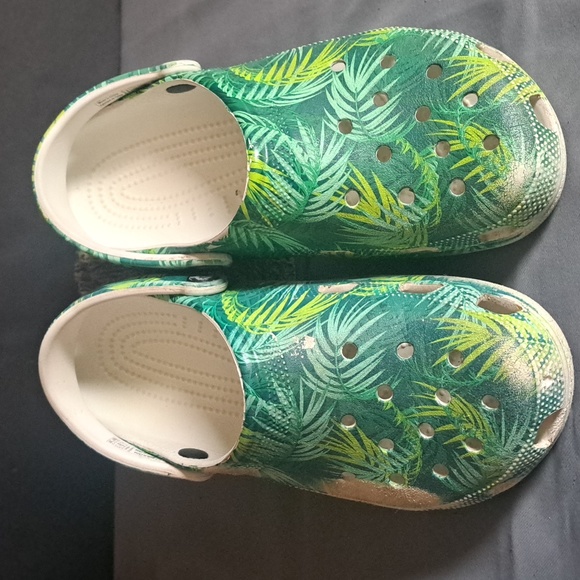 CROCS | Shoes | Crocs Sandals Unisex Green Leaves Leaf Palm Classic ...